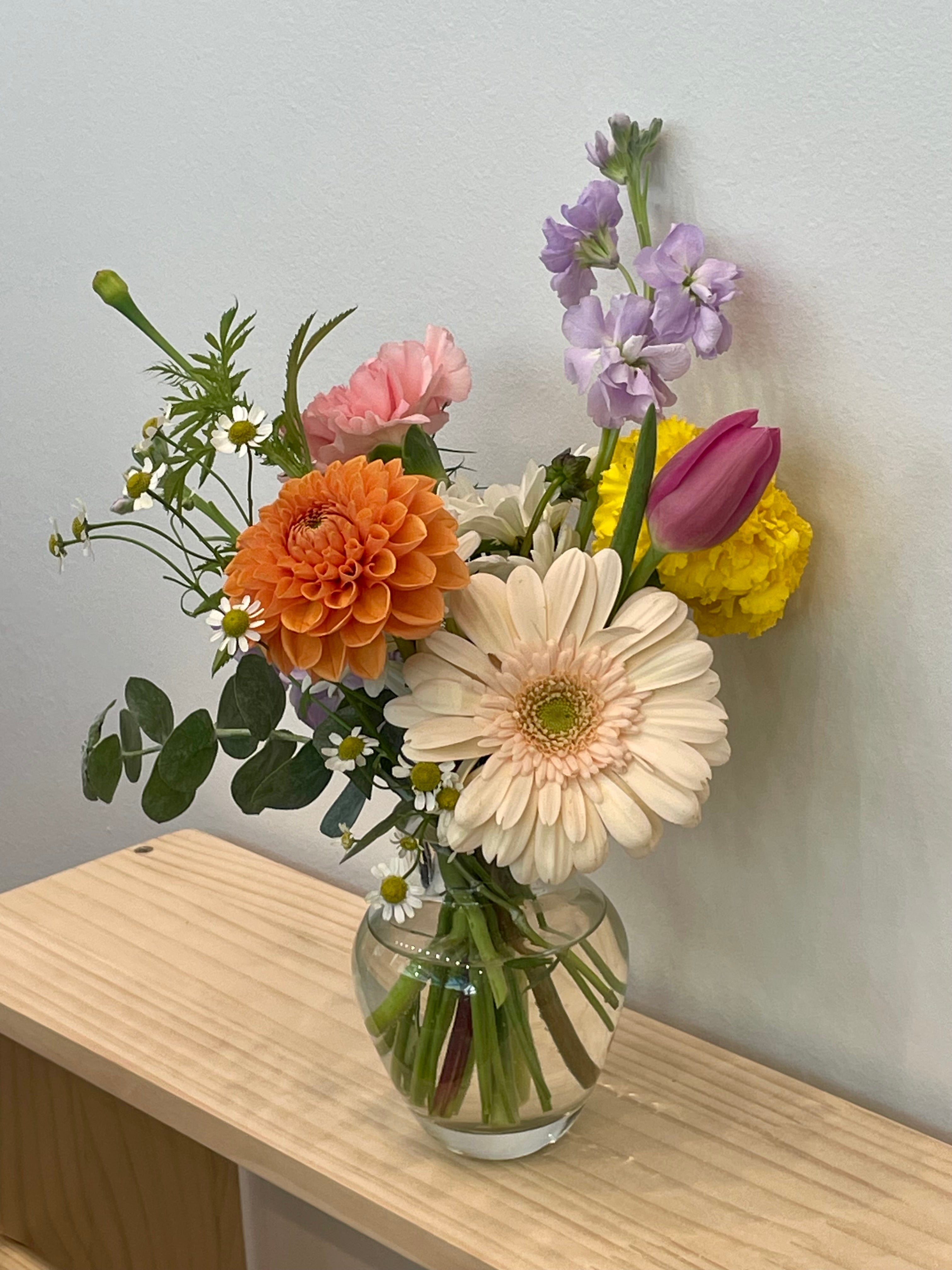 Bud Vase Arrangement – Hi Flower Studio